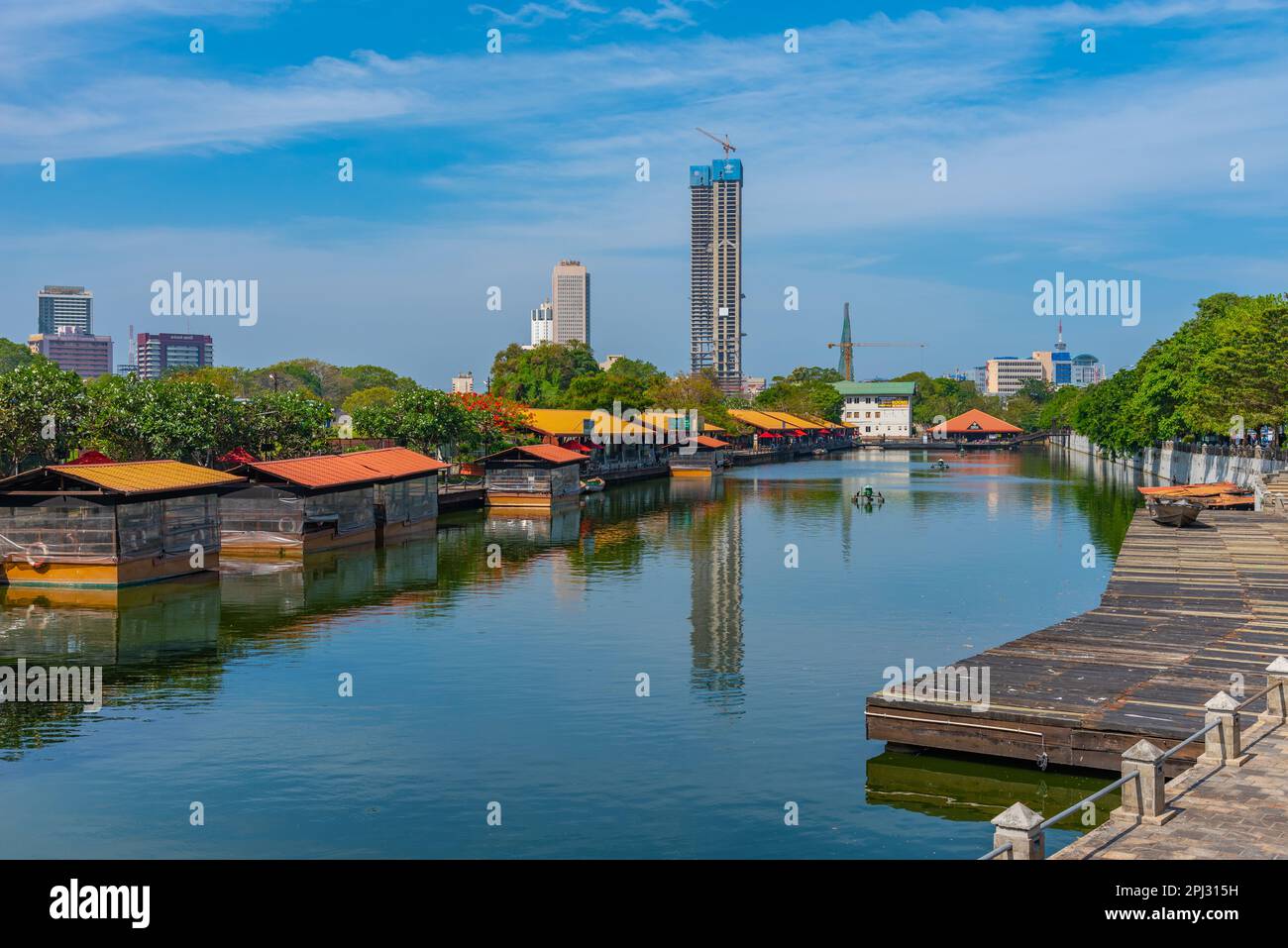 Colombo, Sri Lanka, January 19, 2022: Pettah Floating Market at Colombo ...