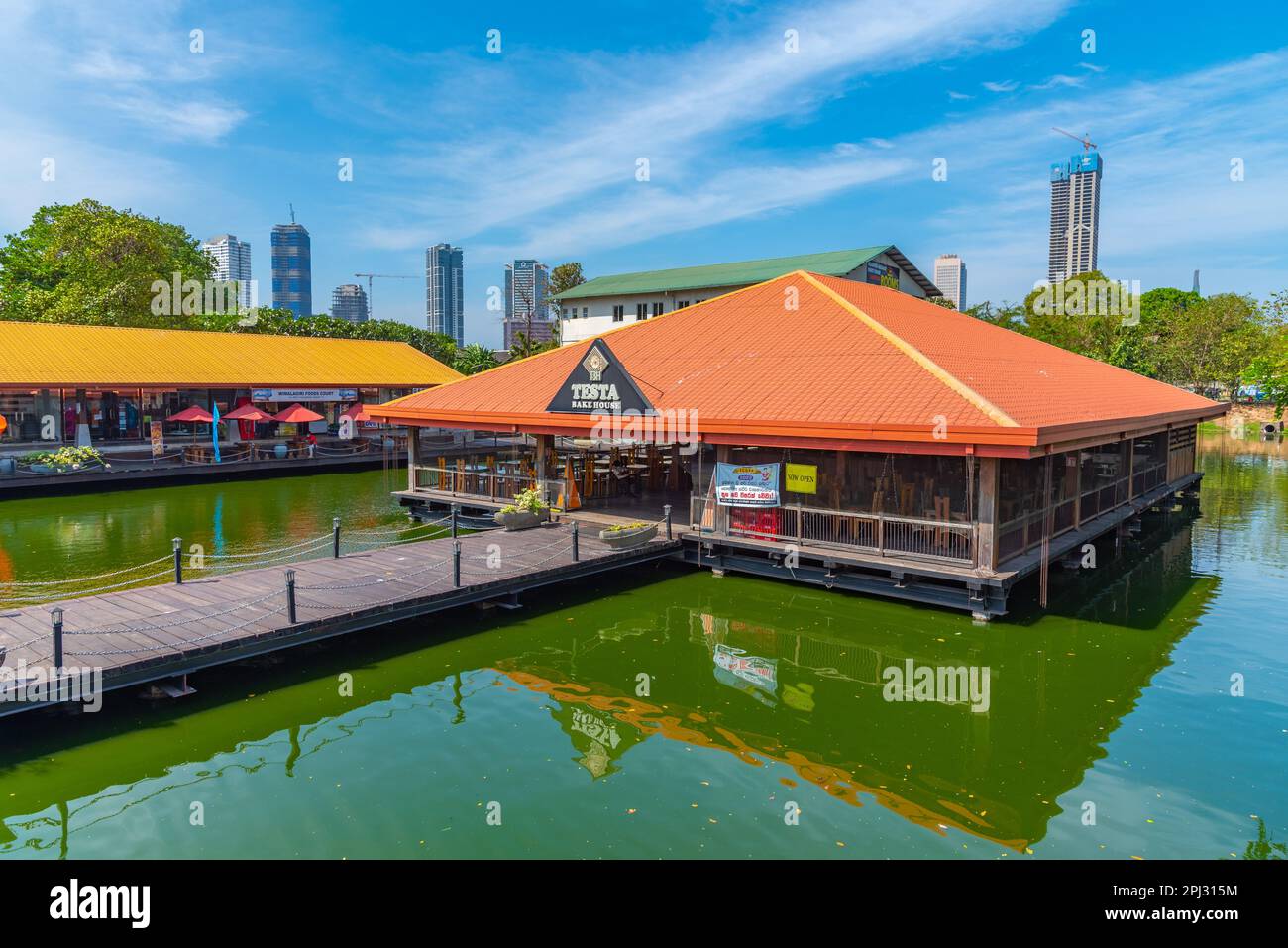 Colombo, Sri Lanka, January 19, 2022: Pettah Floating Market at Colombo, Sri Lanka Stock Photo ...