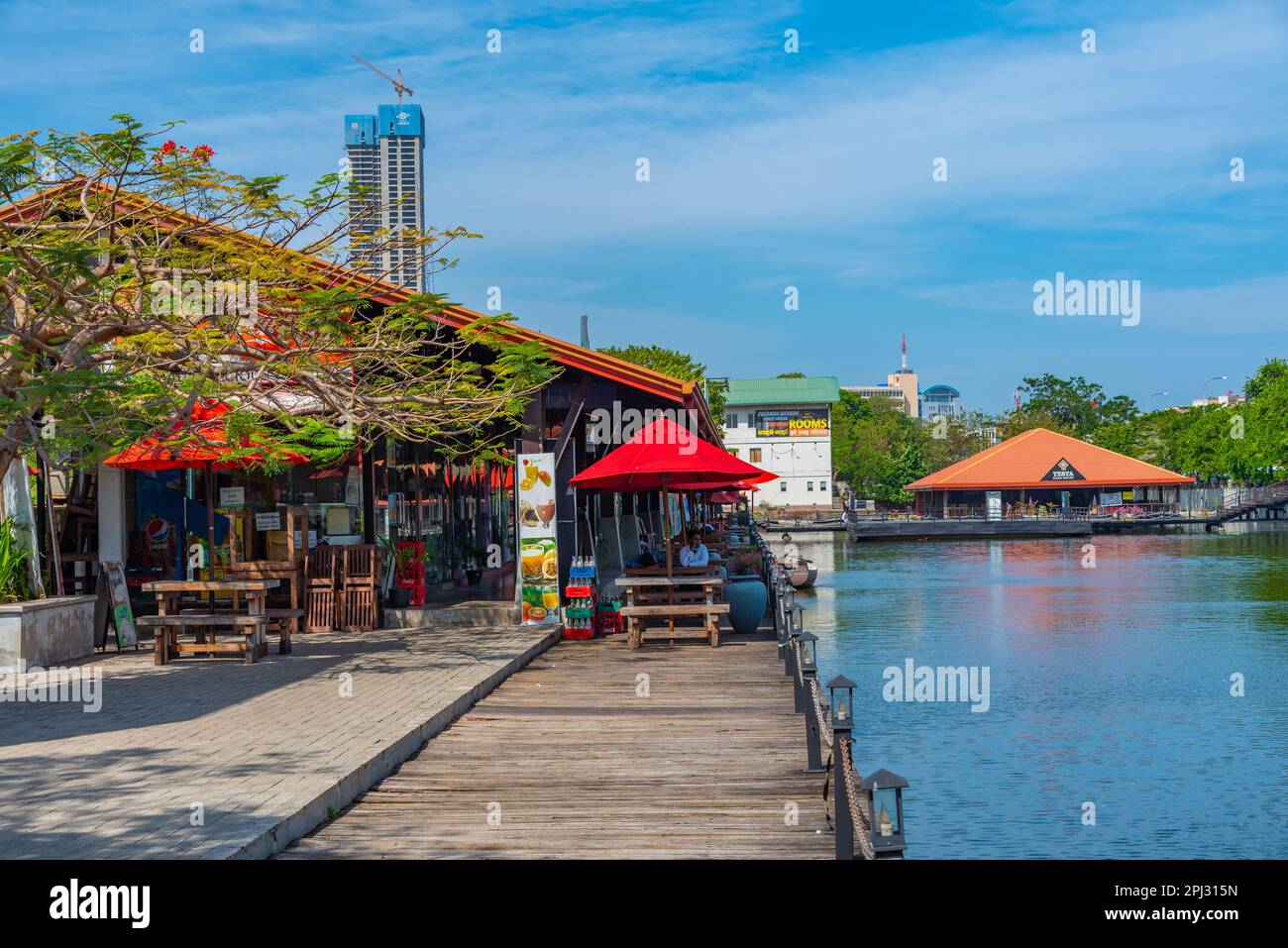 Colombo, Sri Lanka, January 19, 2022: Pettah Floating Market at Colombo ...