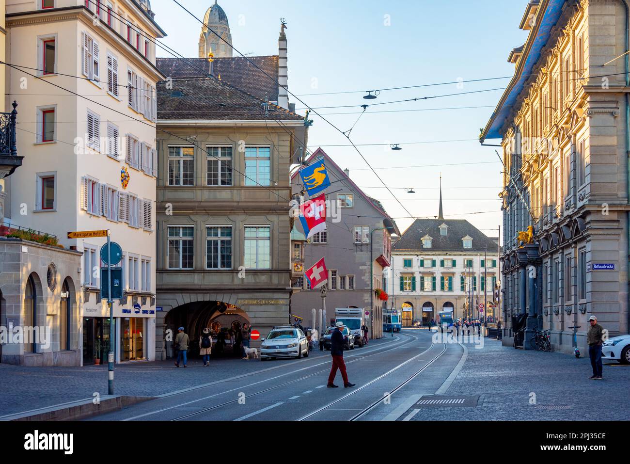Zuerich, Switzerland, September 22, 2022: Street passing town hall in ...