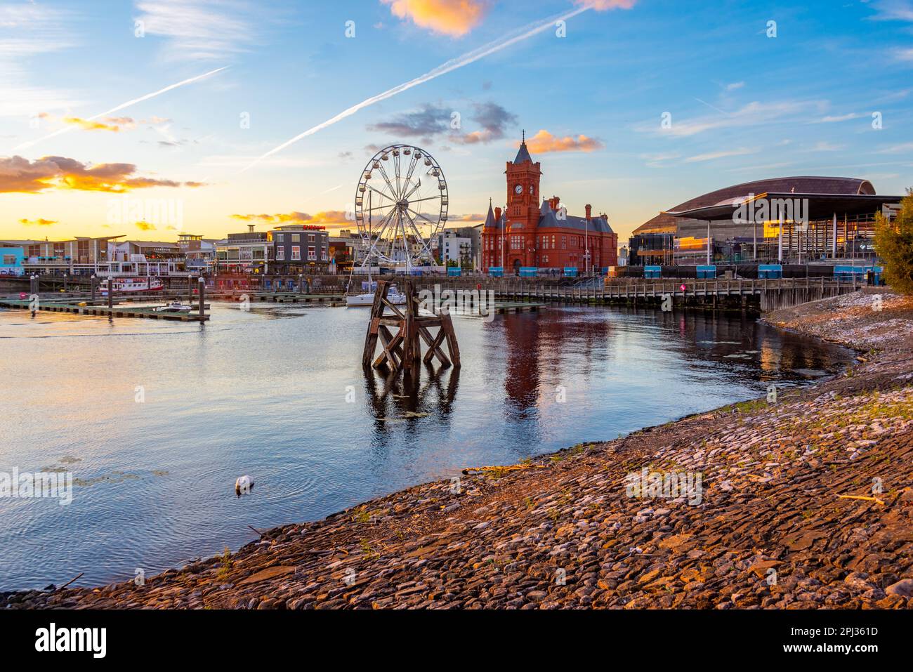 Cardiff millenium centre night hi-res stock photography and images - Alamy