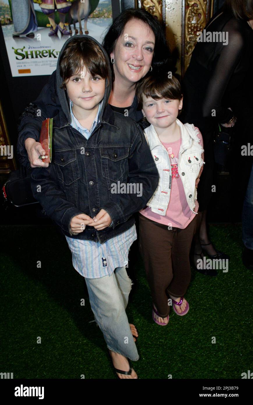 Wendy Harmerand her children at the Australian premiere of Shrek III ...