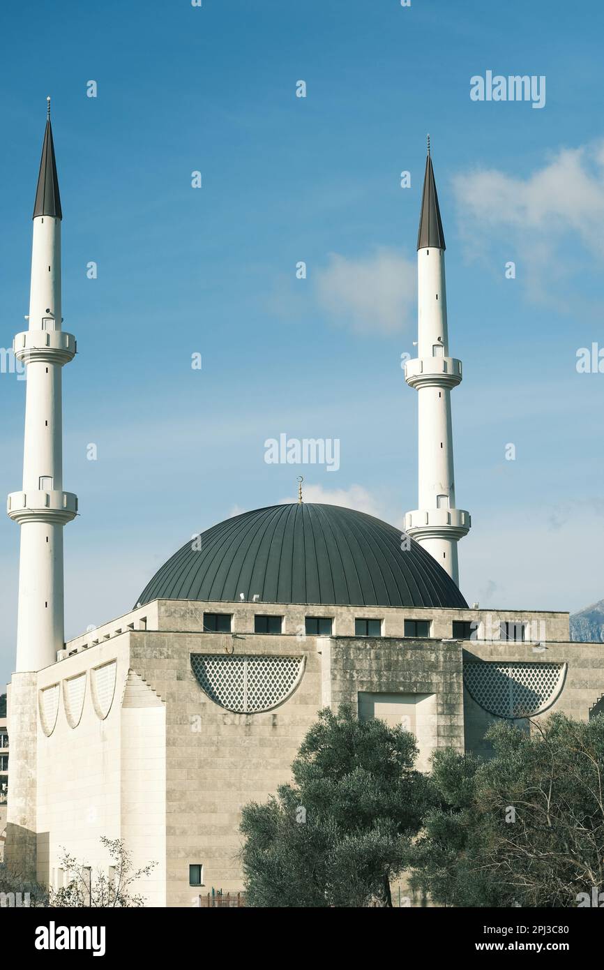 Muslim bar hi-res stock photography and images - Alamy