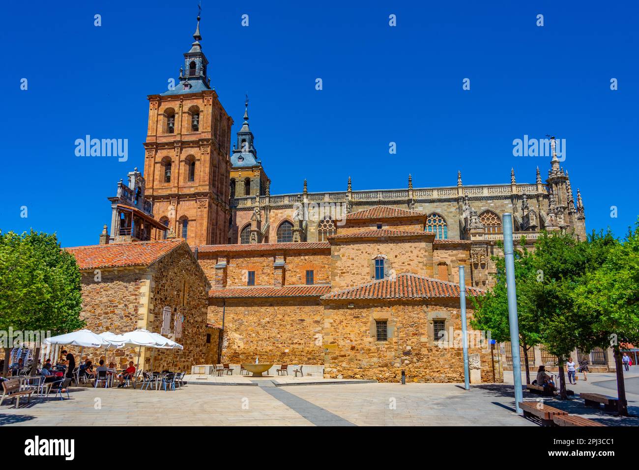 Cathedral of saint mary of astorga hi-res stock photography and images ...