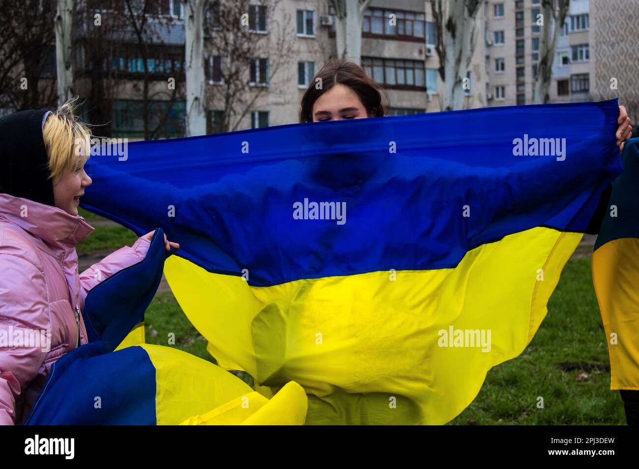 Women gather by the side of the road with Ukrainian flags to encourage ...