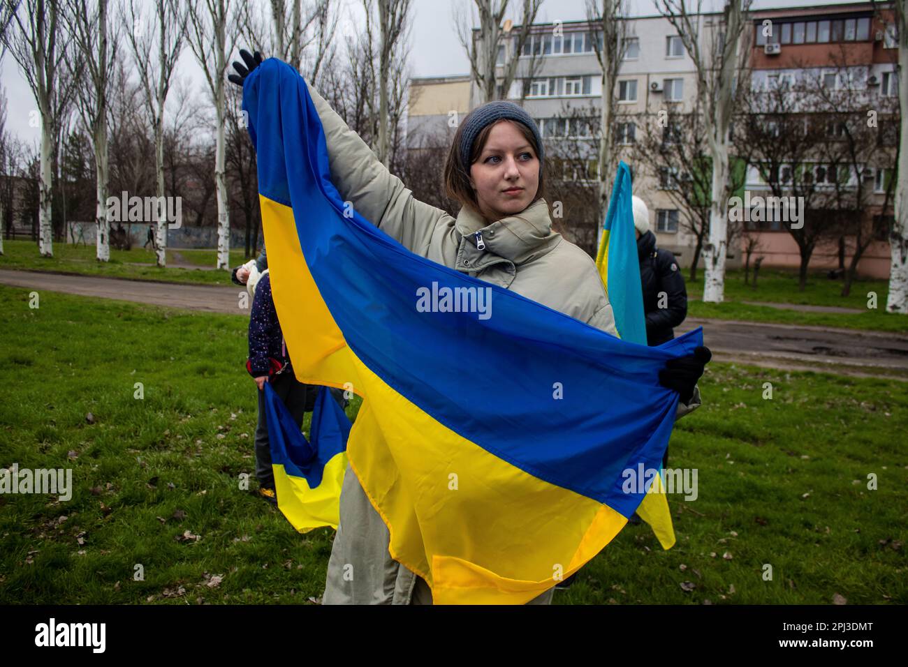 Women gather by the side of the road with Ukrainian flags to encourage ...