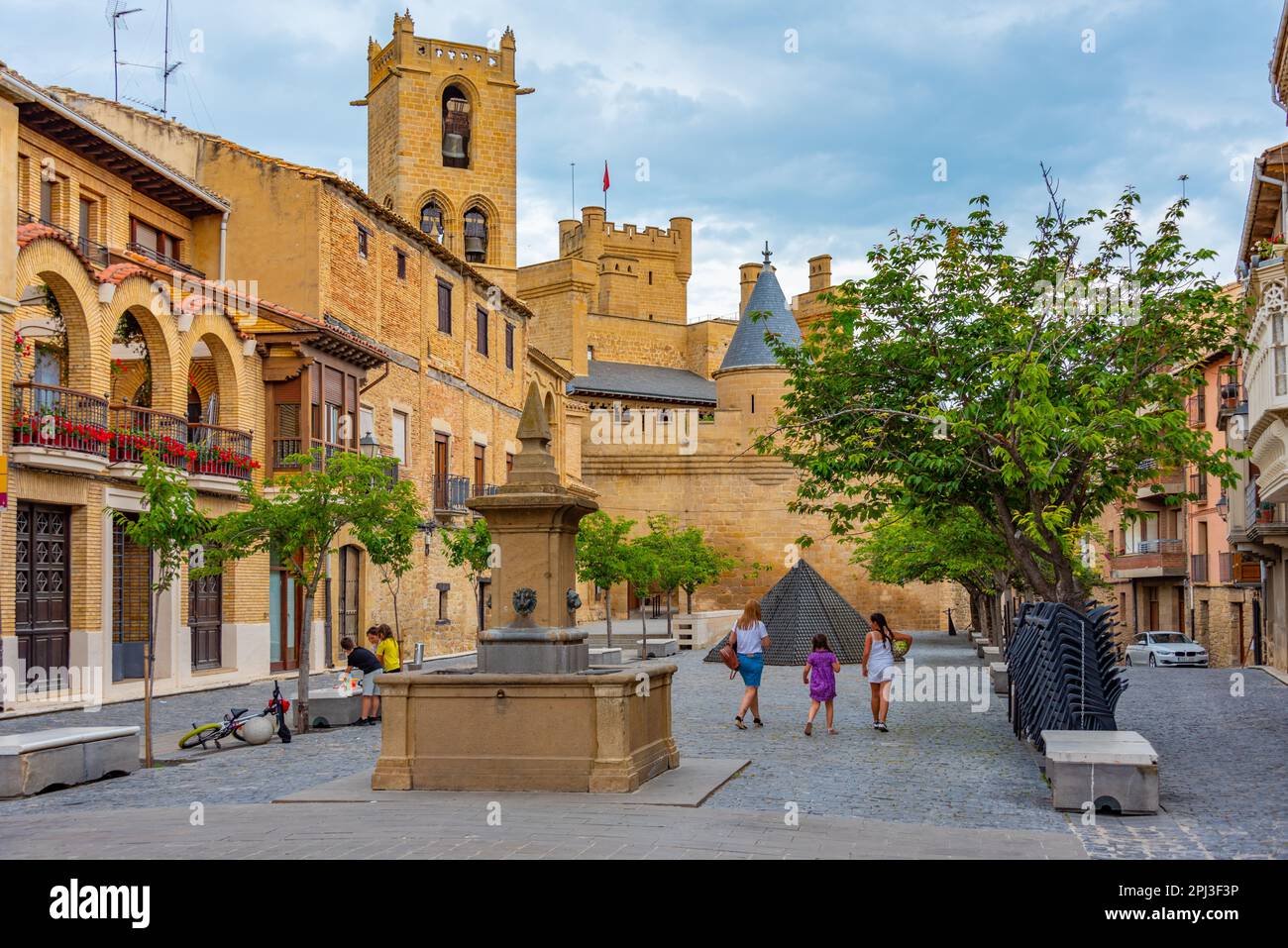 Olite wall hi-res stock photography and images - Alamy