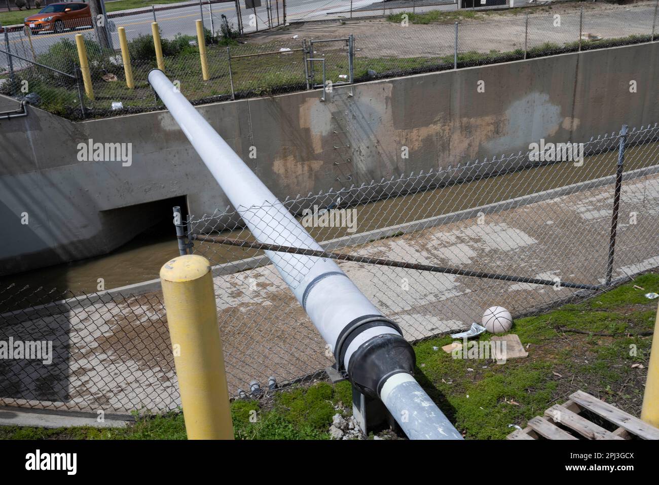 Los Angeles, California, USA. 30th Mar, 2023. A high pressure petroleum ...
