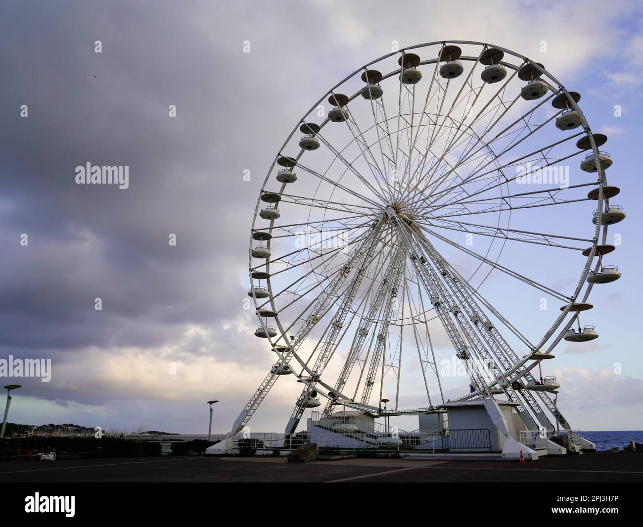 Giant round steel ferris wheel funfair park against cloud sky Stock ...