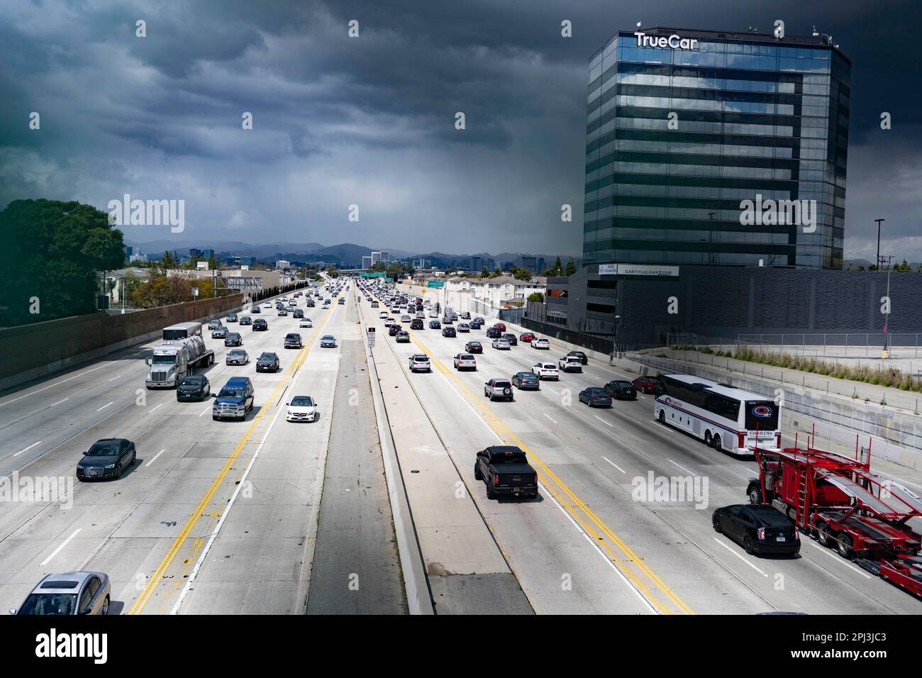 Los Angeles, California, USA. 30th Mar, 2023. Motorists travel on the ...