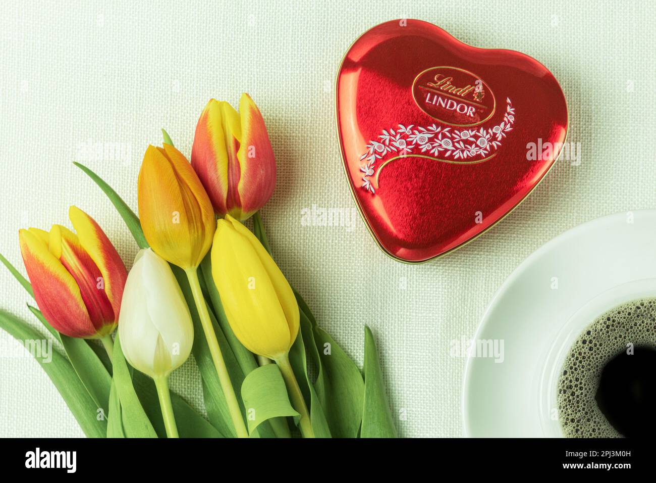 Lindt chocolate for valentine hi-res stock photography and images - Alamy