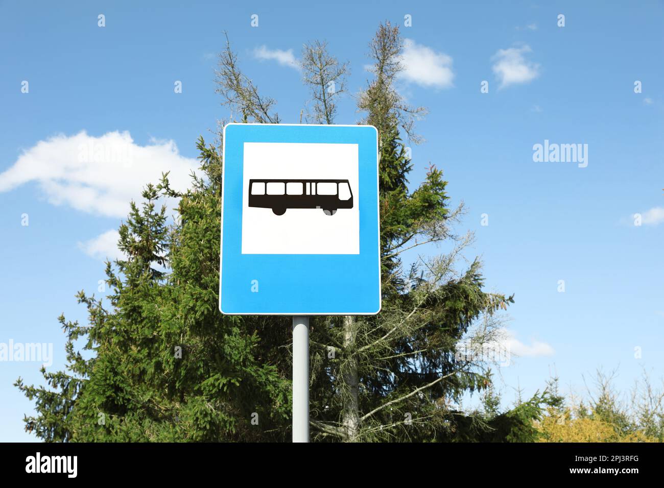 Bus stop outdoors hi-res stock photography and images - Alamy
