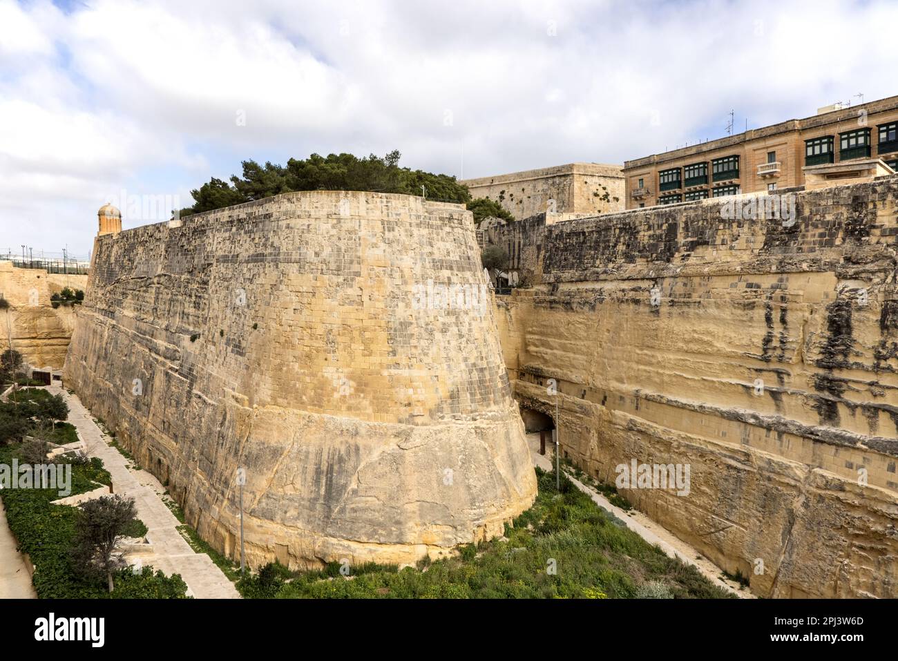walls and fortifications around valletta malta Stock Photo - Alamy