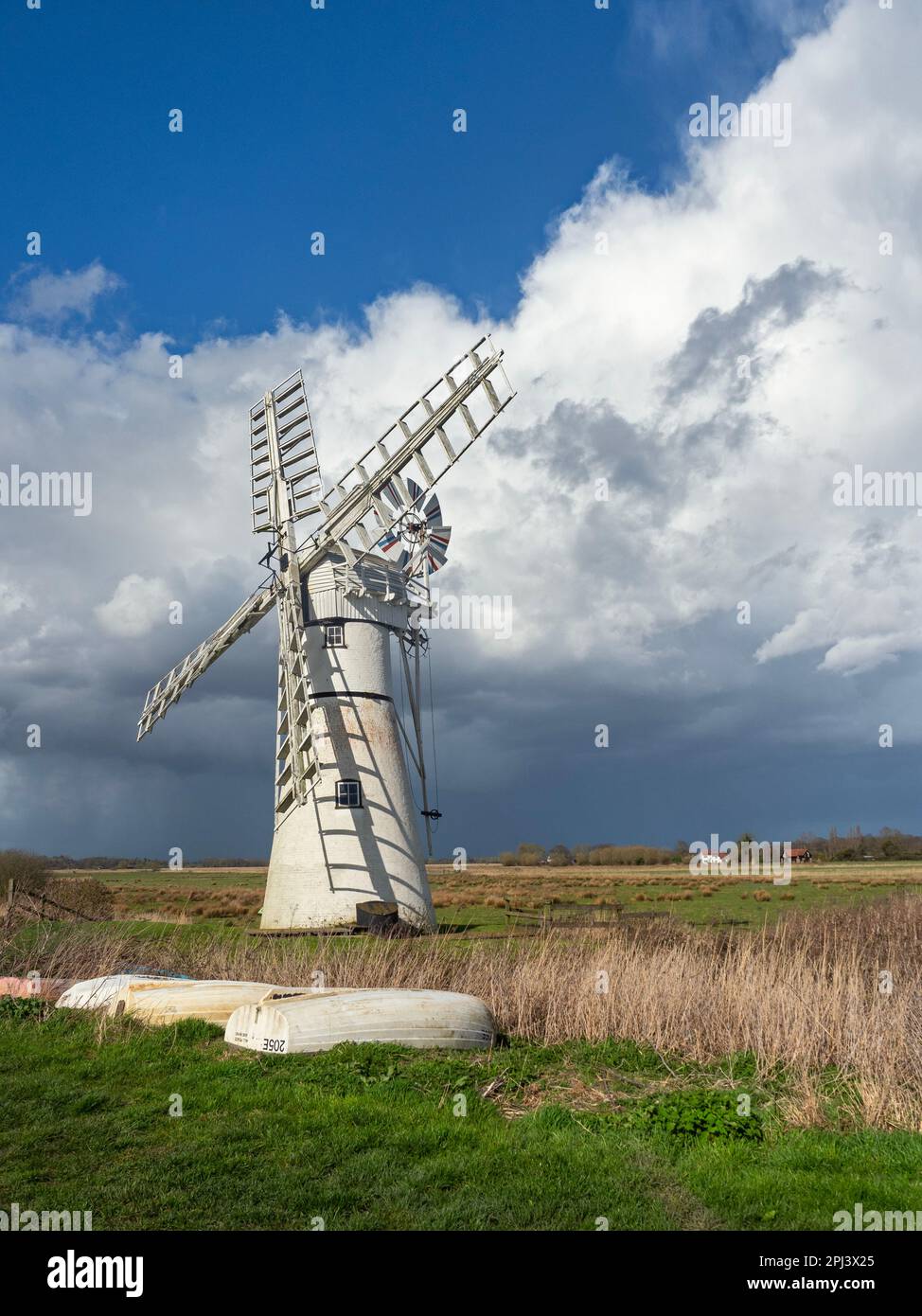 Thurne Windmill on the River Thurne Norfolk Broads National Park ...