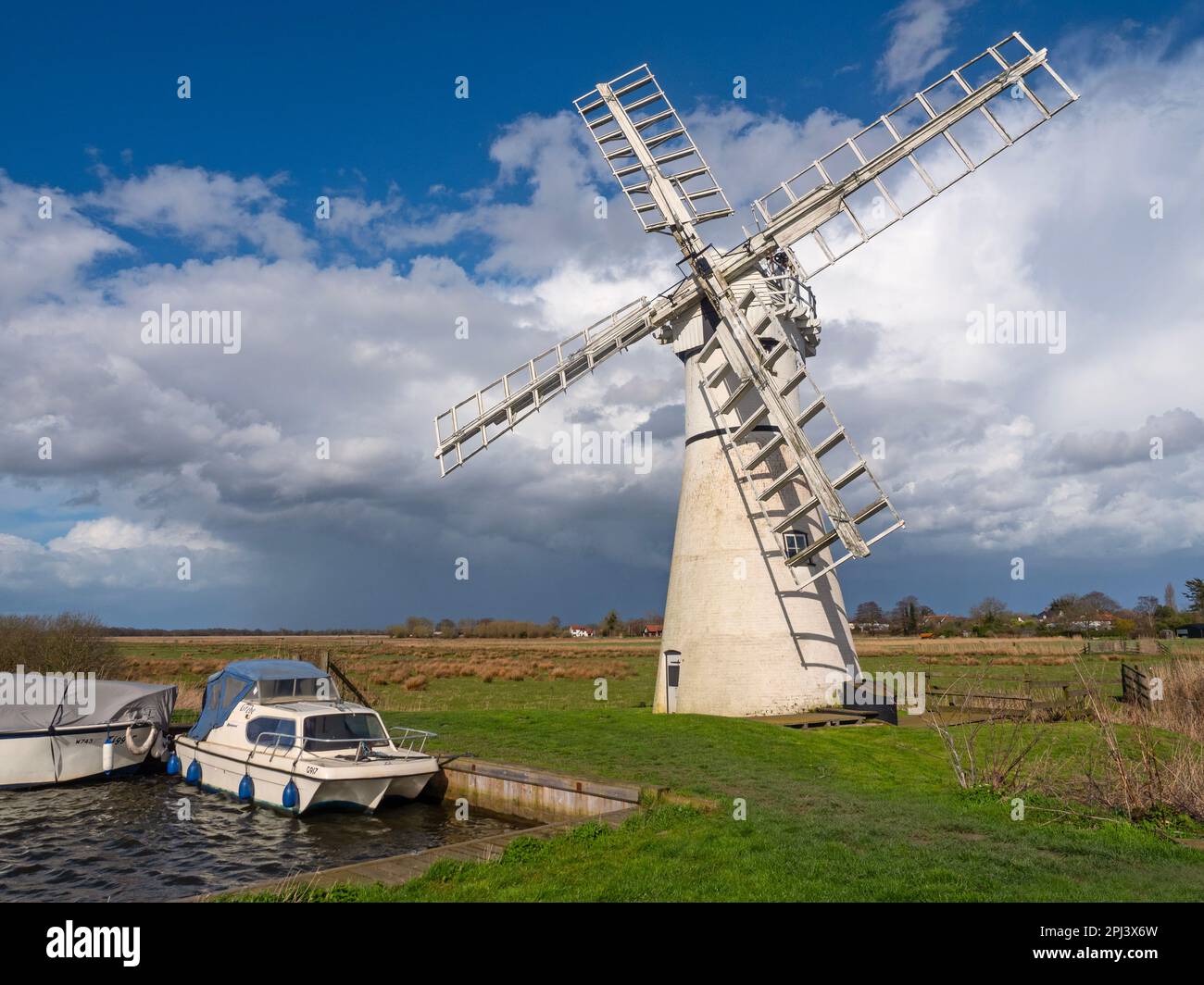 Thurne Windmill on the River Thurne Norfolk Broads National Park ...