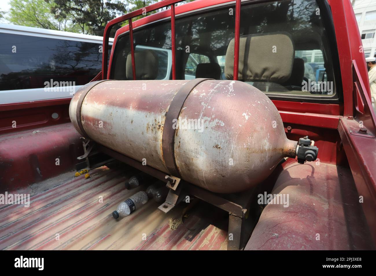 Cylinders pose hi-res stock photography and images - Alamy