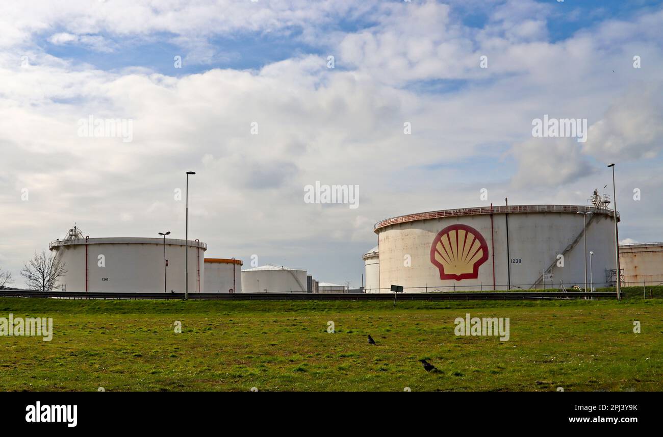 Storage tanks at Shell in Pernis in the port of Rotterdam in the ...
