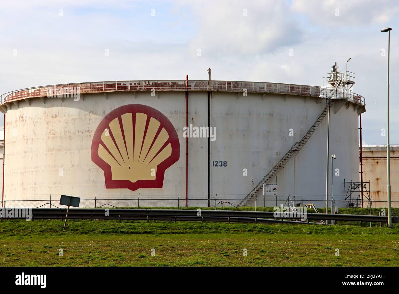 Storage tanks at Shell in Pernis in the port of Rotterdam in the ...