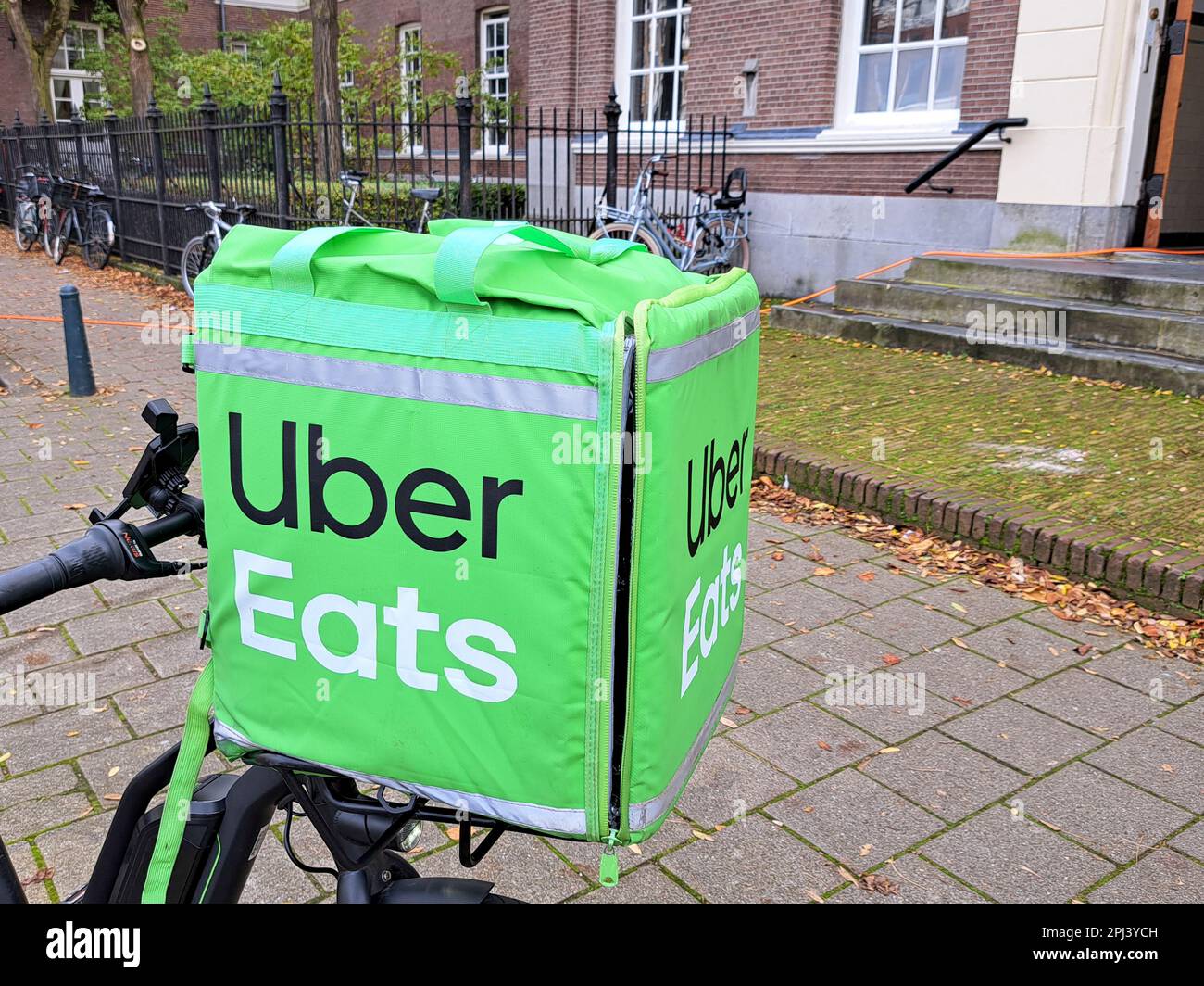 Delivery service people vector set man courier hi-res stock photography and images - Alamy