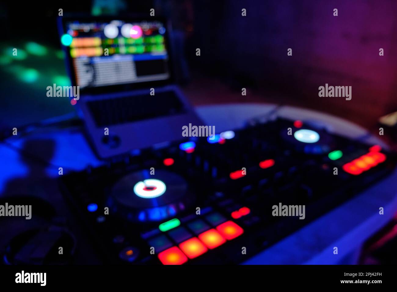 Deejay station hi-res stock photography and images - Alamy