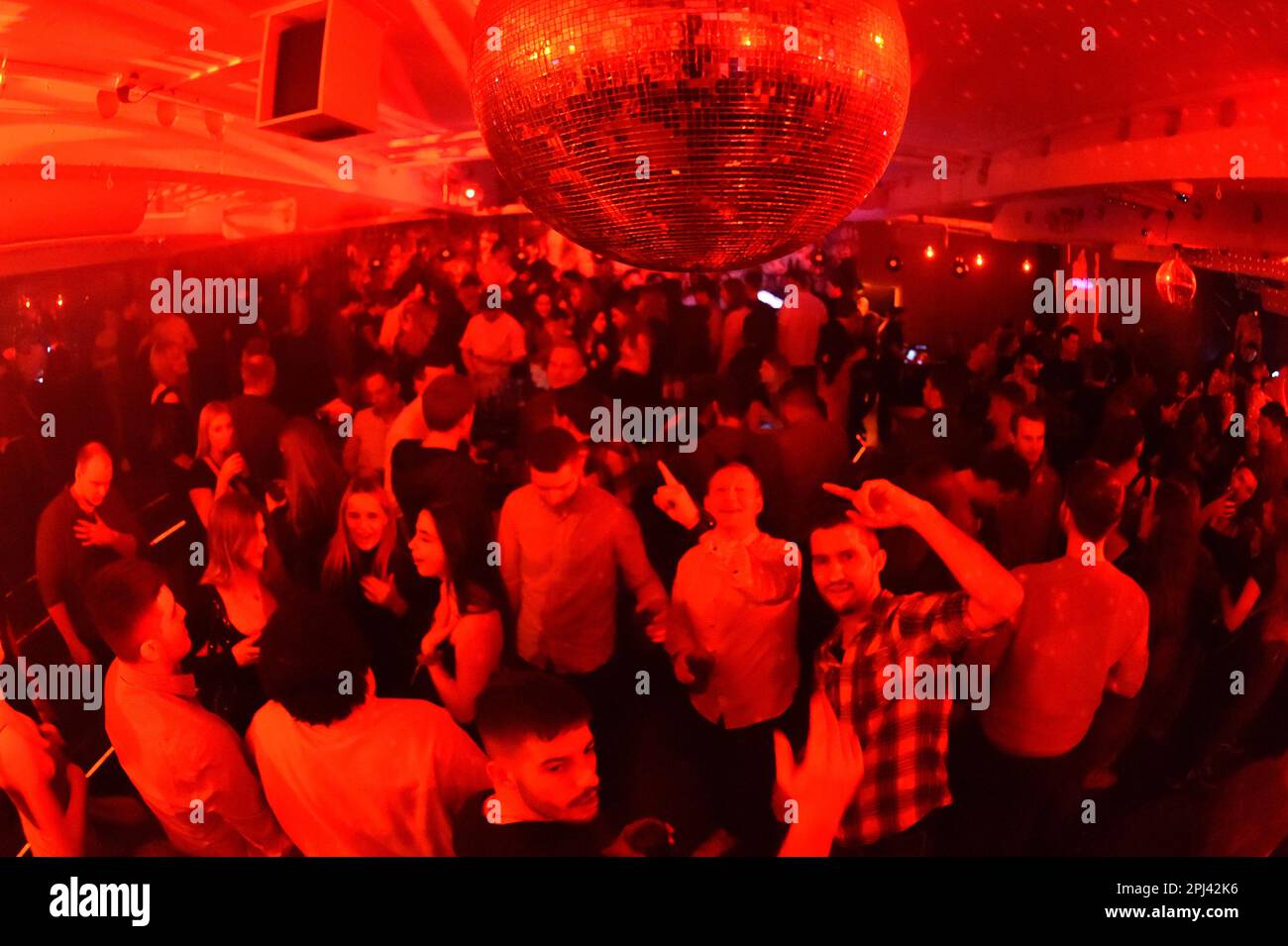 Munich, Germany. 27th Jan, 2023. Guests dance in the 089 Bar in Munich ...