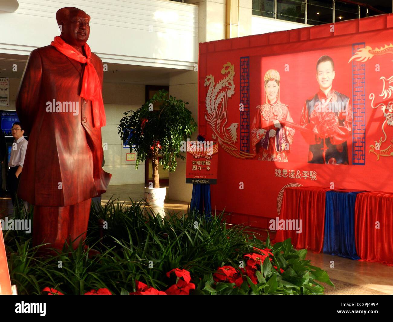 People's Republic of China, Hunan Province, Yongzhou City: red statue ...