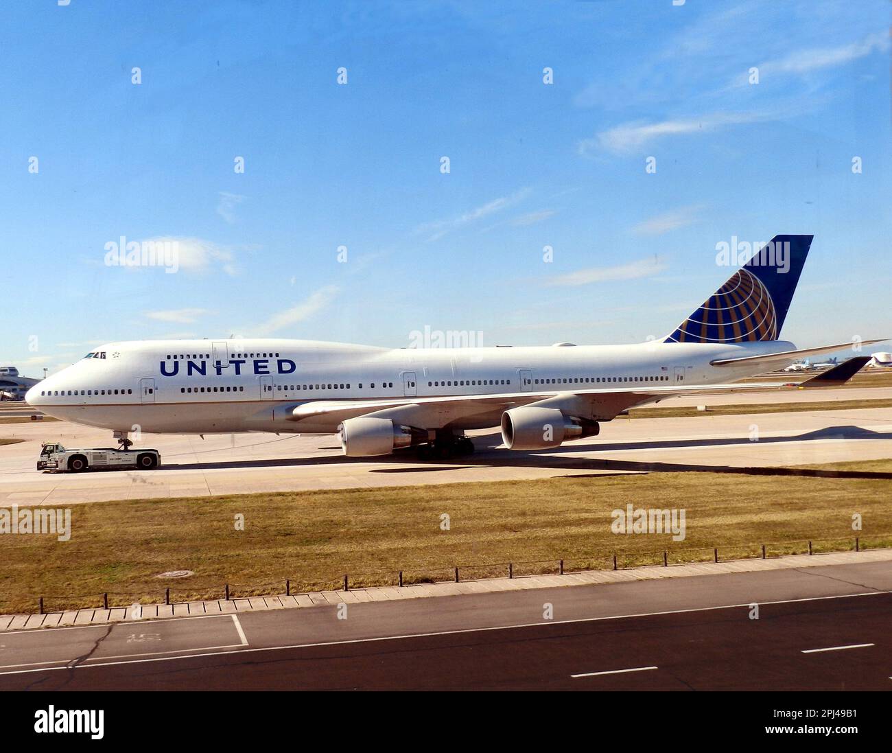 People's Republic of China, Peking-Capital Airport: N121UA Boeing 747 ...