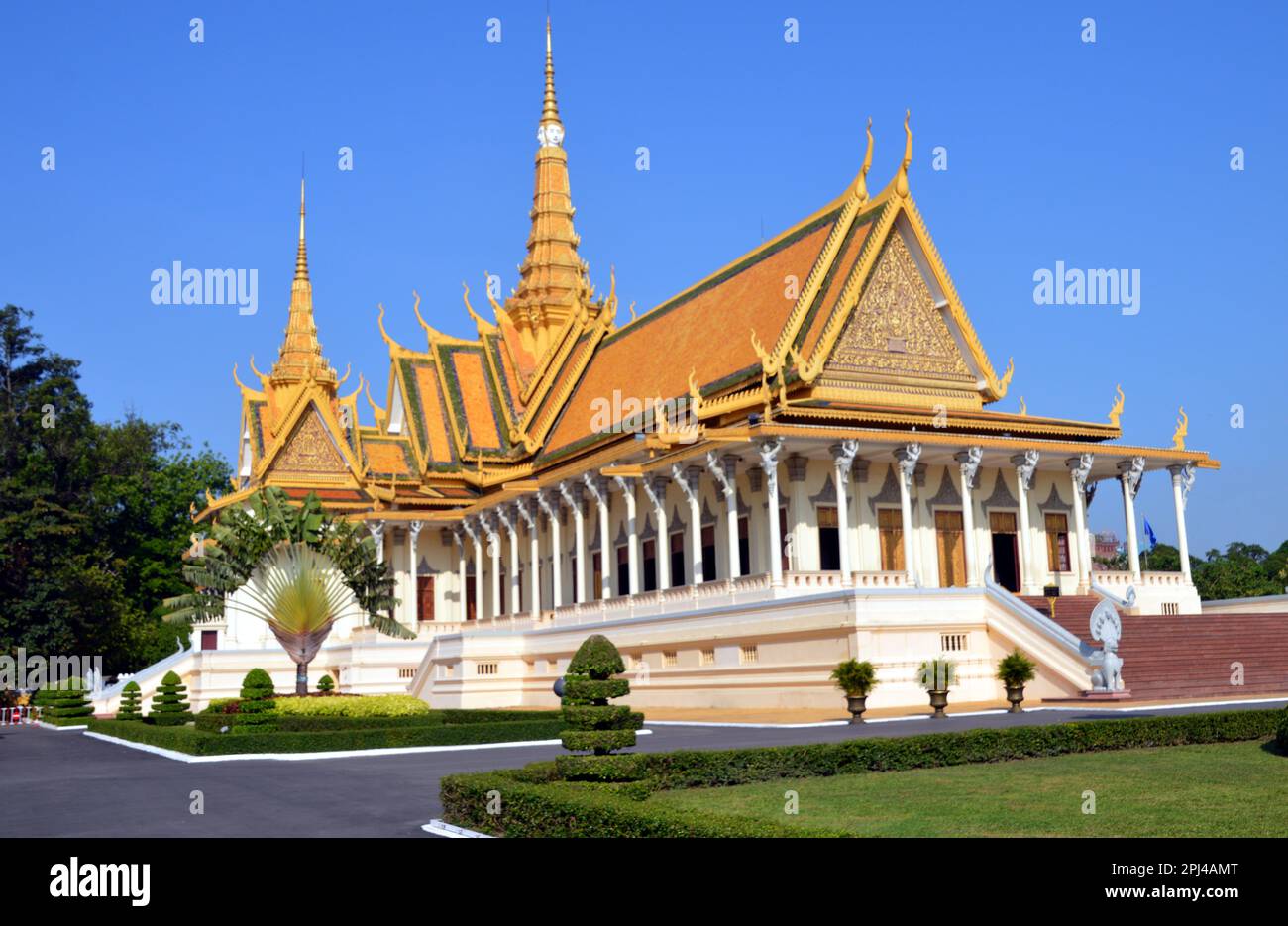 Cambodia, Phnom Penh: the Throne Hall (Preah Tineang Tevea Vinichhay ...