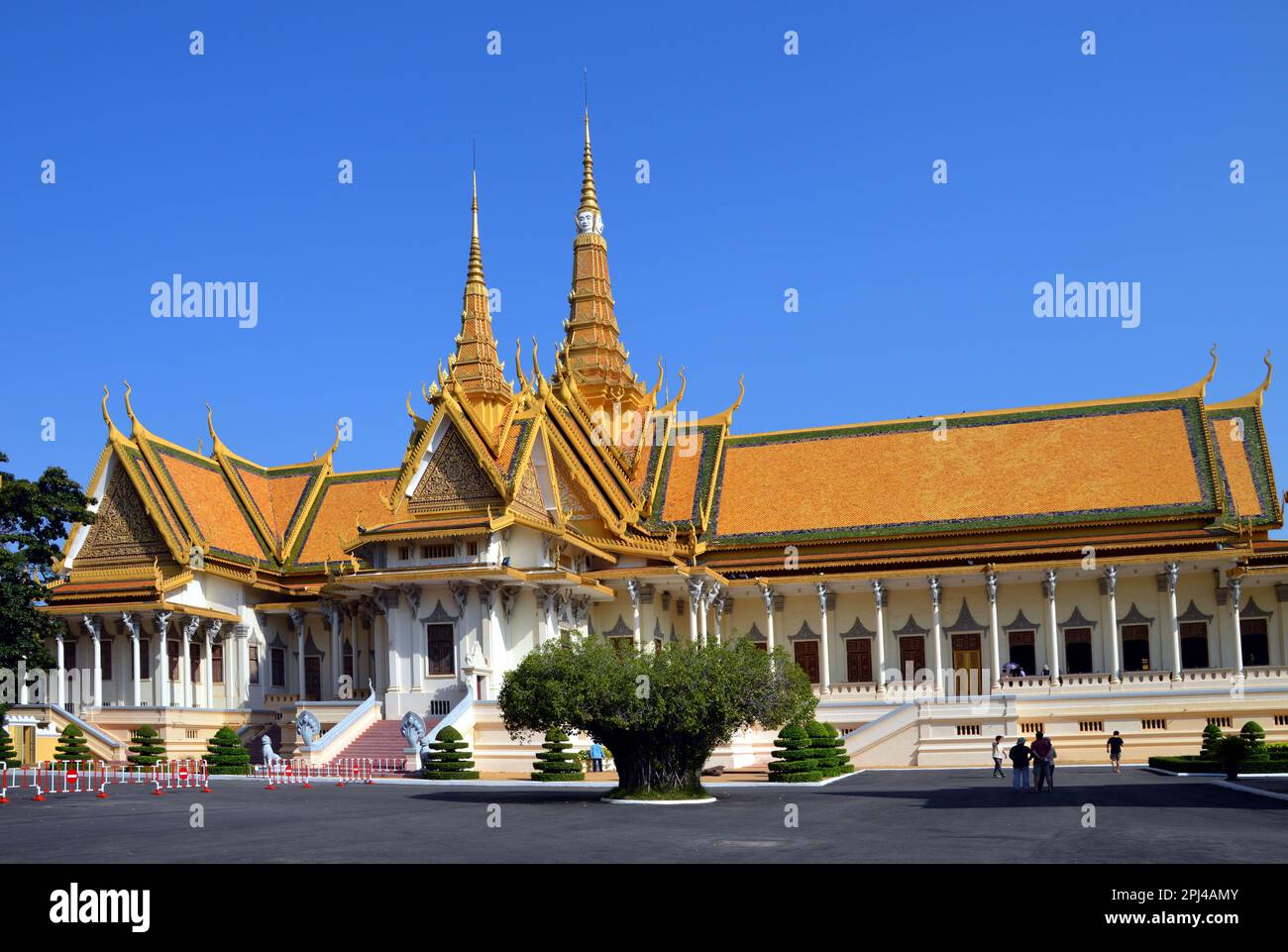 Cambodia, Phnom Penh: the Throne Hall (Preah Tineang Tevea Vinichhay ...
