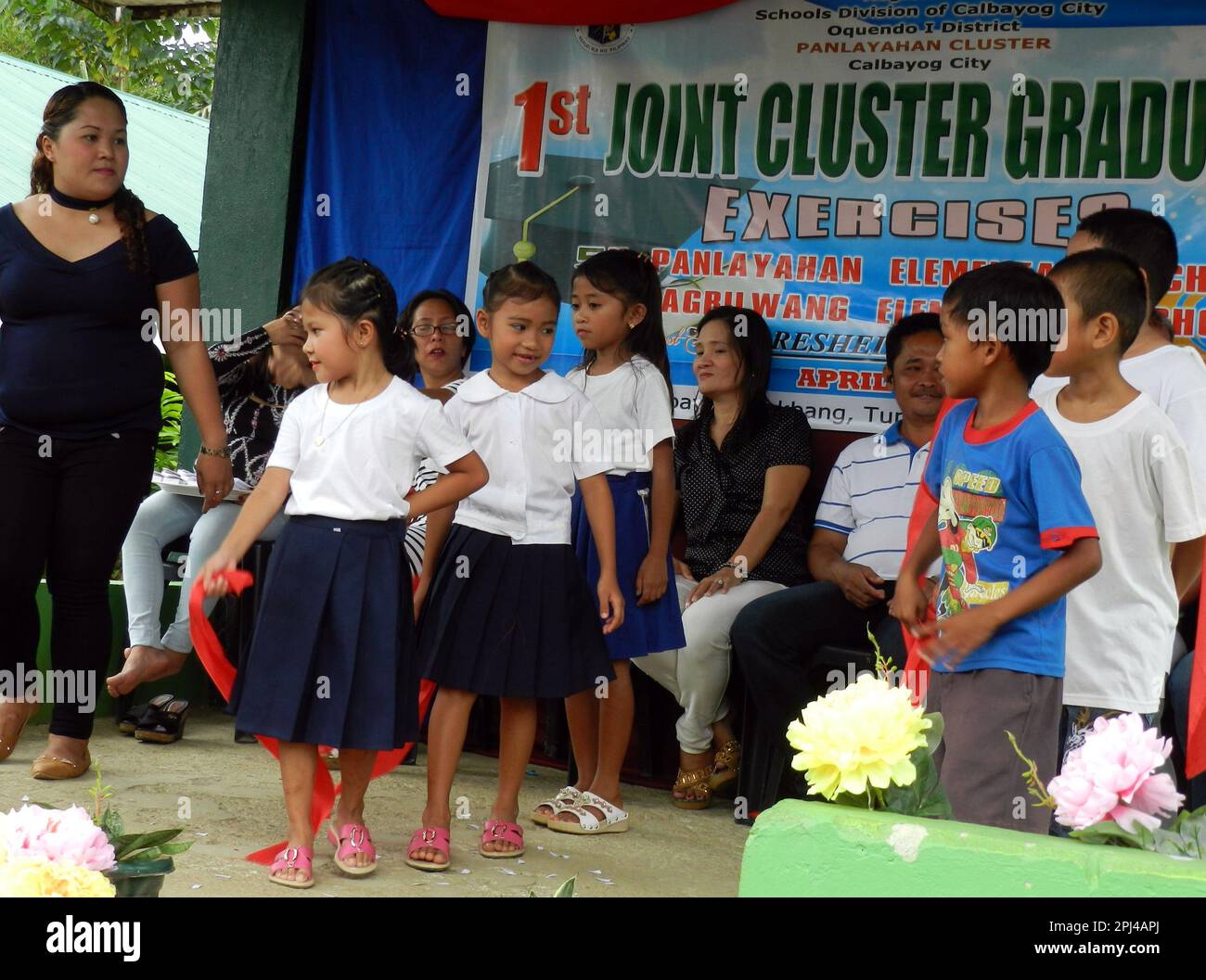 The Philippines, Samar Island, Panlayahan: pupils at the local school ...