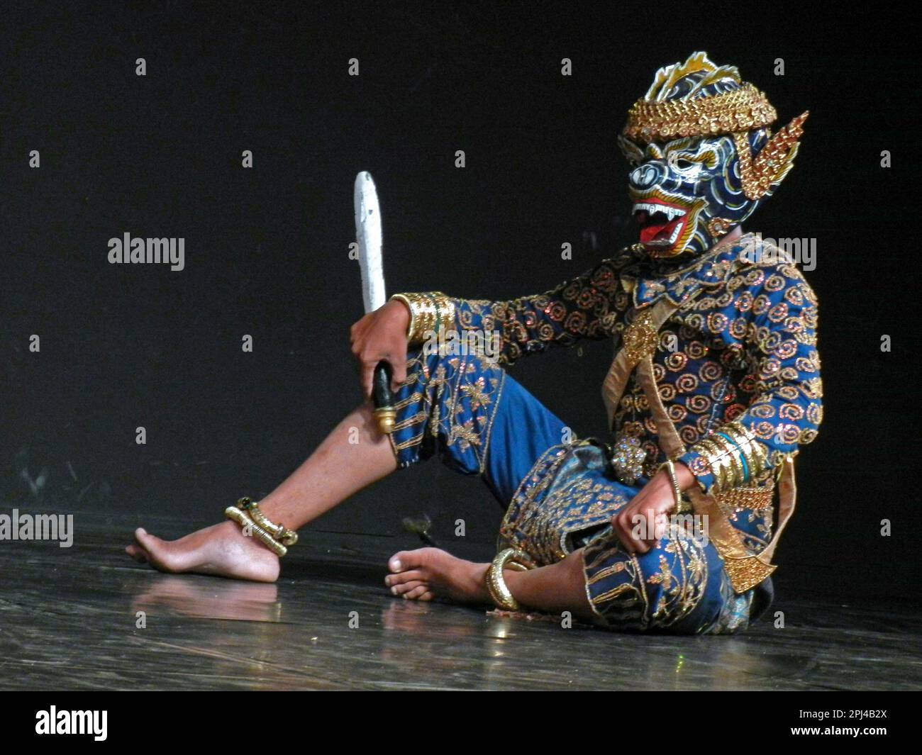 Cambodia, Phnom Penh: Traditional Dance Show in the National Museum ...