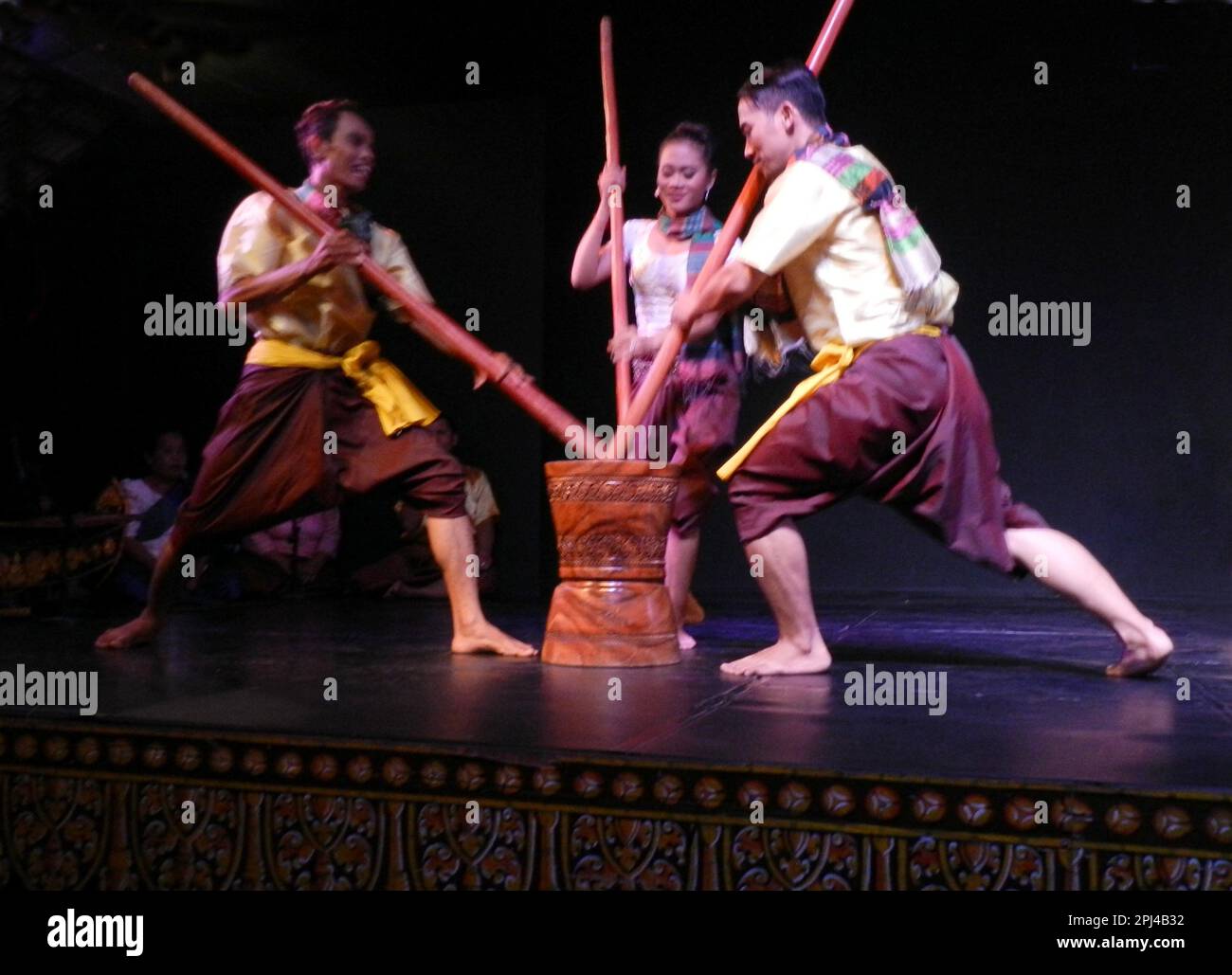 Cambodia, Phnom Penh: Traditional Dance Show in the National Museum ...