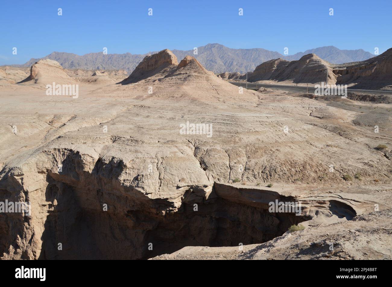 People's Republic of China, Xinjiang Province, Kuqa: striking sandstone ...