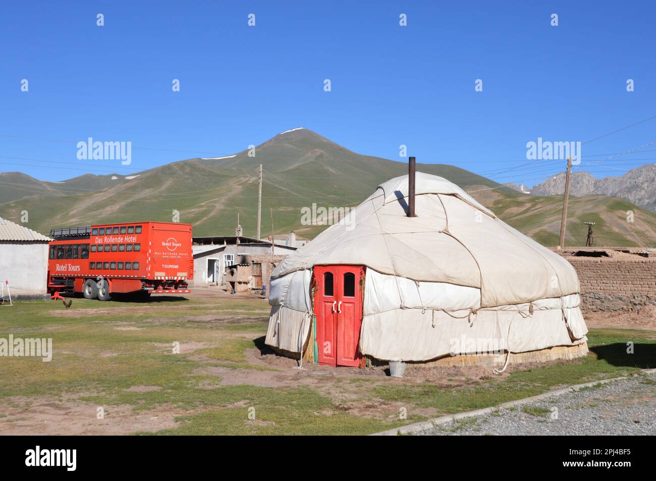 Kyrgyzstan, Osh Oblast (Province), Sary-Tash: this village lies at an ...