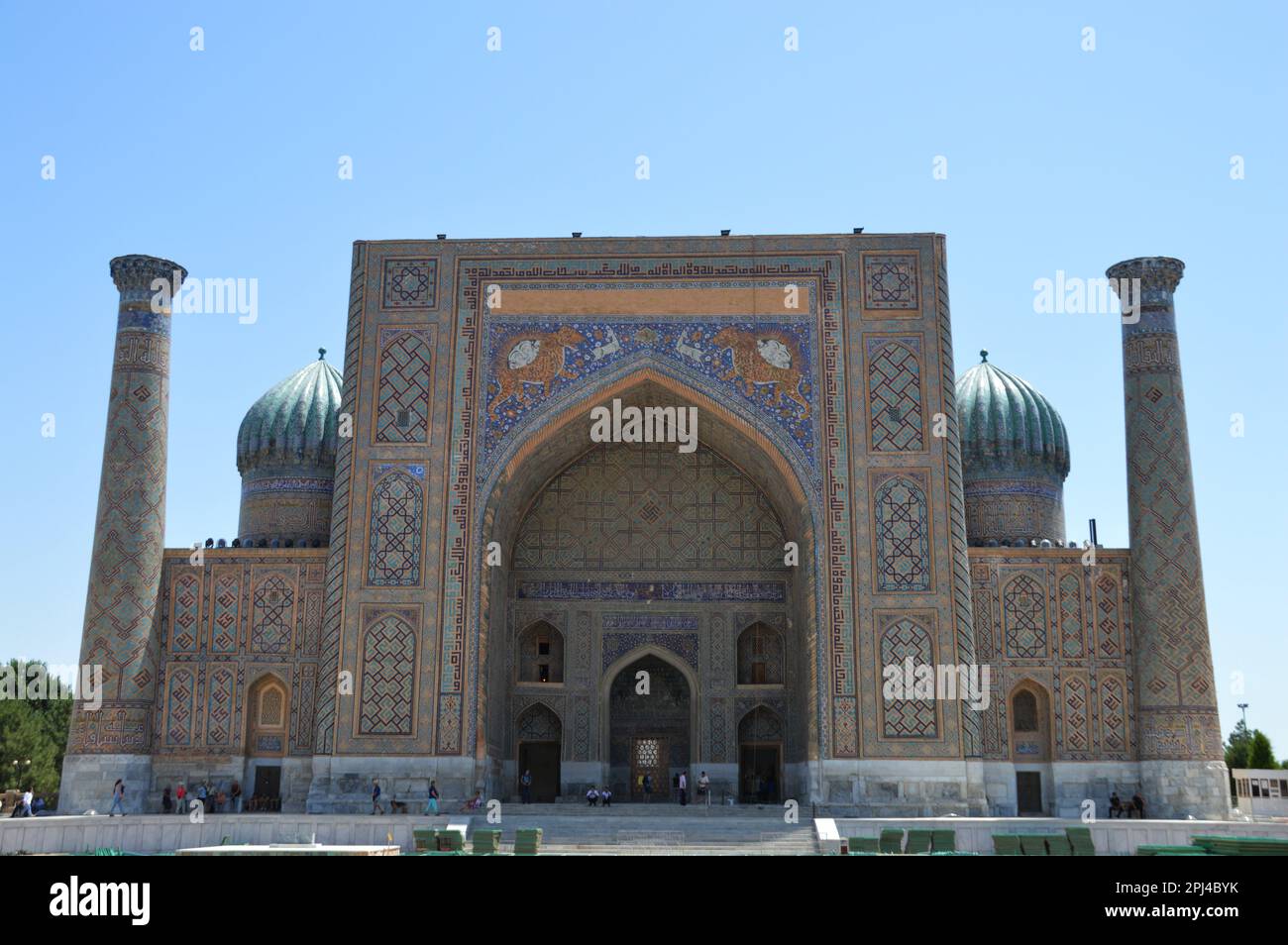 Uzbekistan, Samarkand, Registan: facade and iwan of the Sher Dor ("lion ...