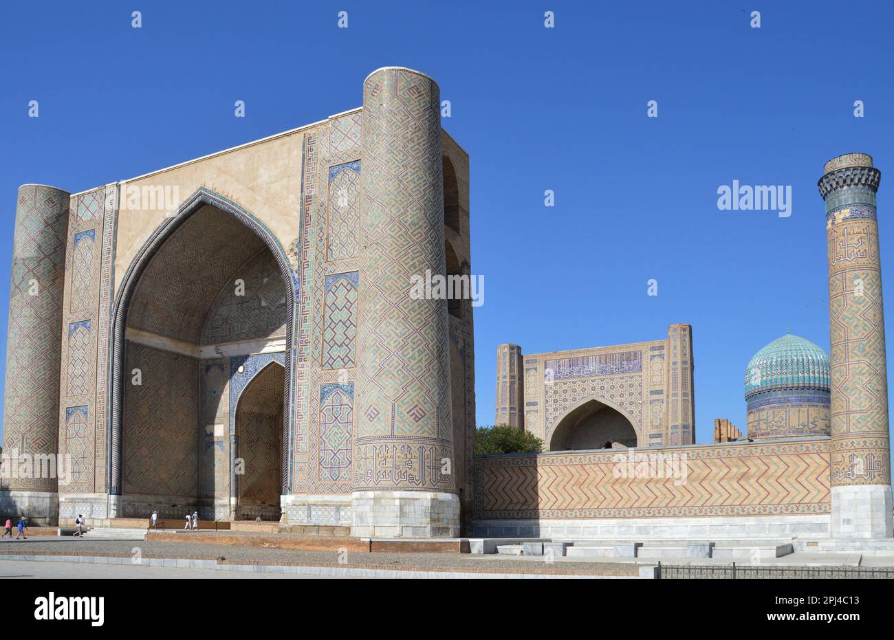 Uzbekistan, Samarkand: the huge Bibi Khanum mosque, completed by Timur ...