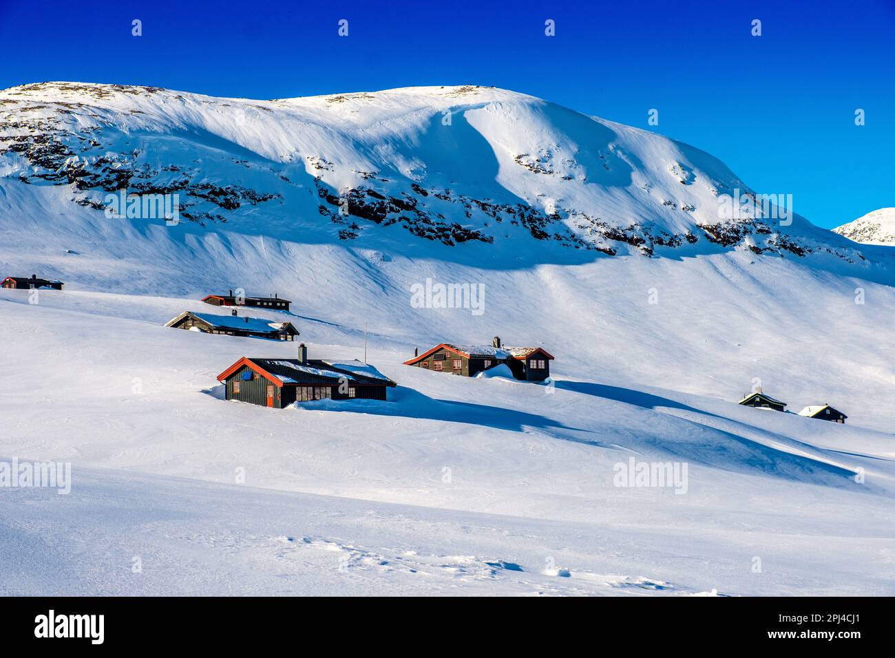 Cabins in the winter mountains of the Jotunheimen region of Norway ...