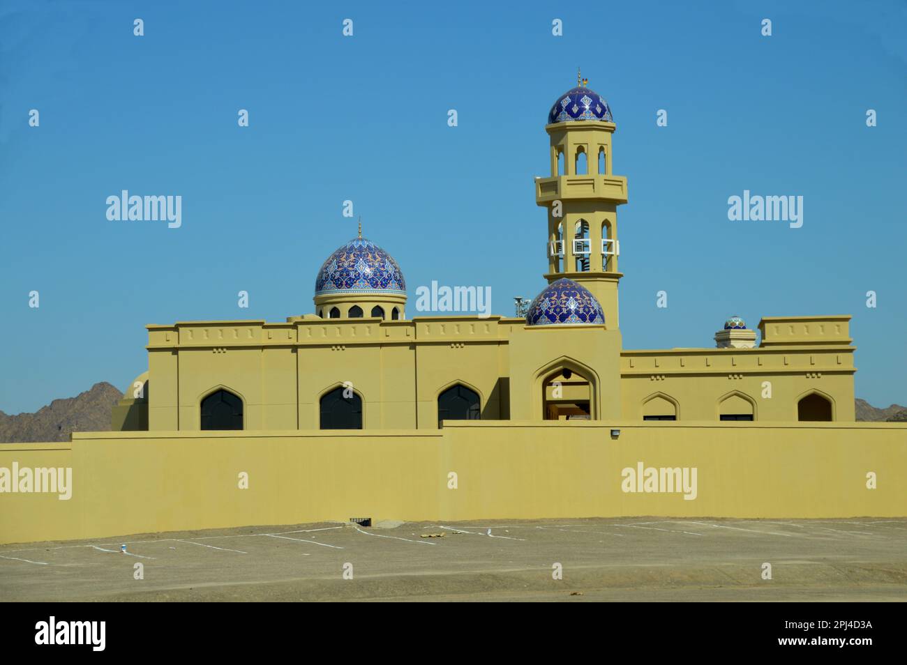 Oman: blue-domed mosque on the road to Ibra Stock Photo - Alamy