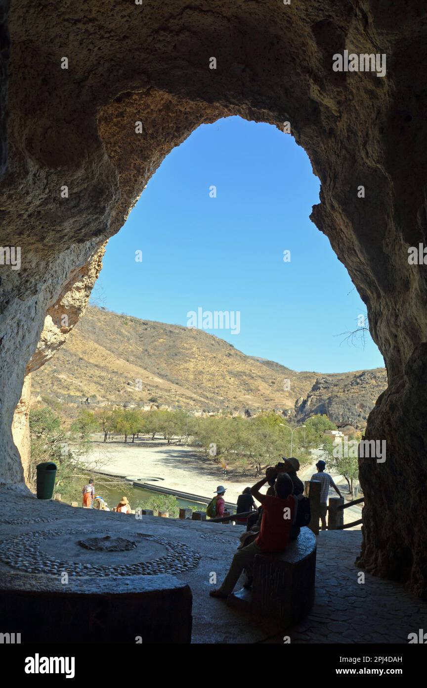 Oman: Ain Razat freshwater spring, view from the cave Stock Photo - Alamy