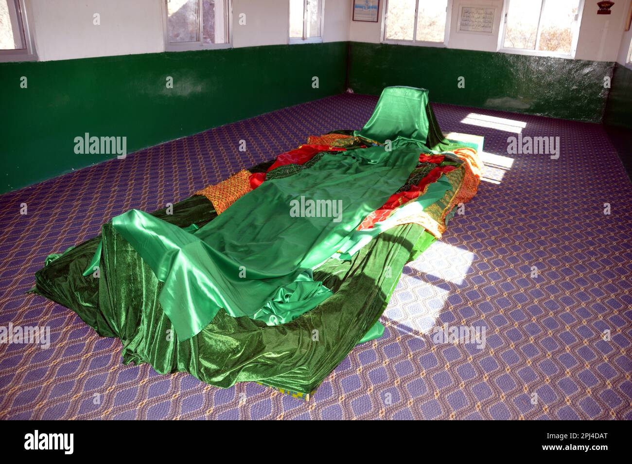 Oman, Salalah: mausoleum of An Nabi Ayub (Prophet Job Stock Photo - Alamy
