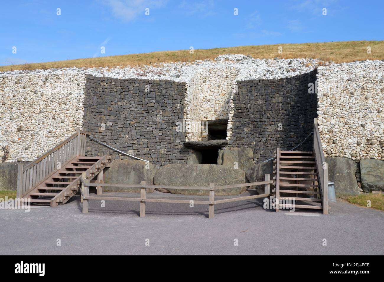Ireland, County Meath, Brú Na Bóinne: Newgrange neolithic Irish passage ...
