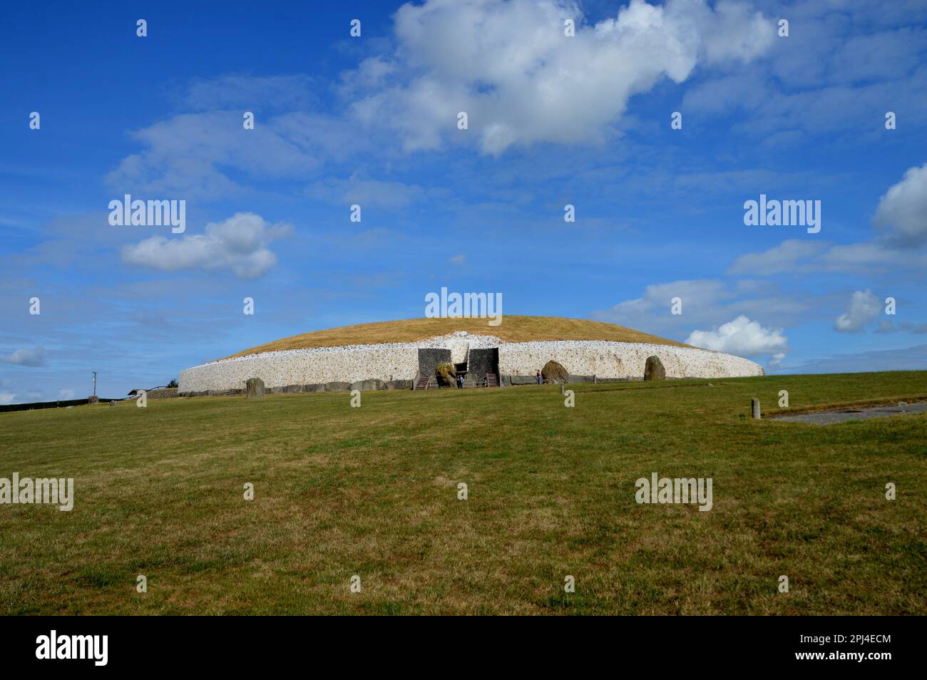 Ireland, County Meath, Brú Na Bóinne: Newgrange neolithic Irish passage ...