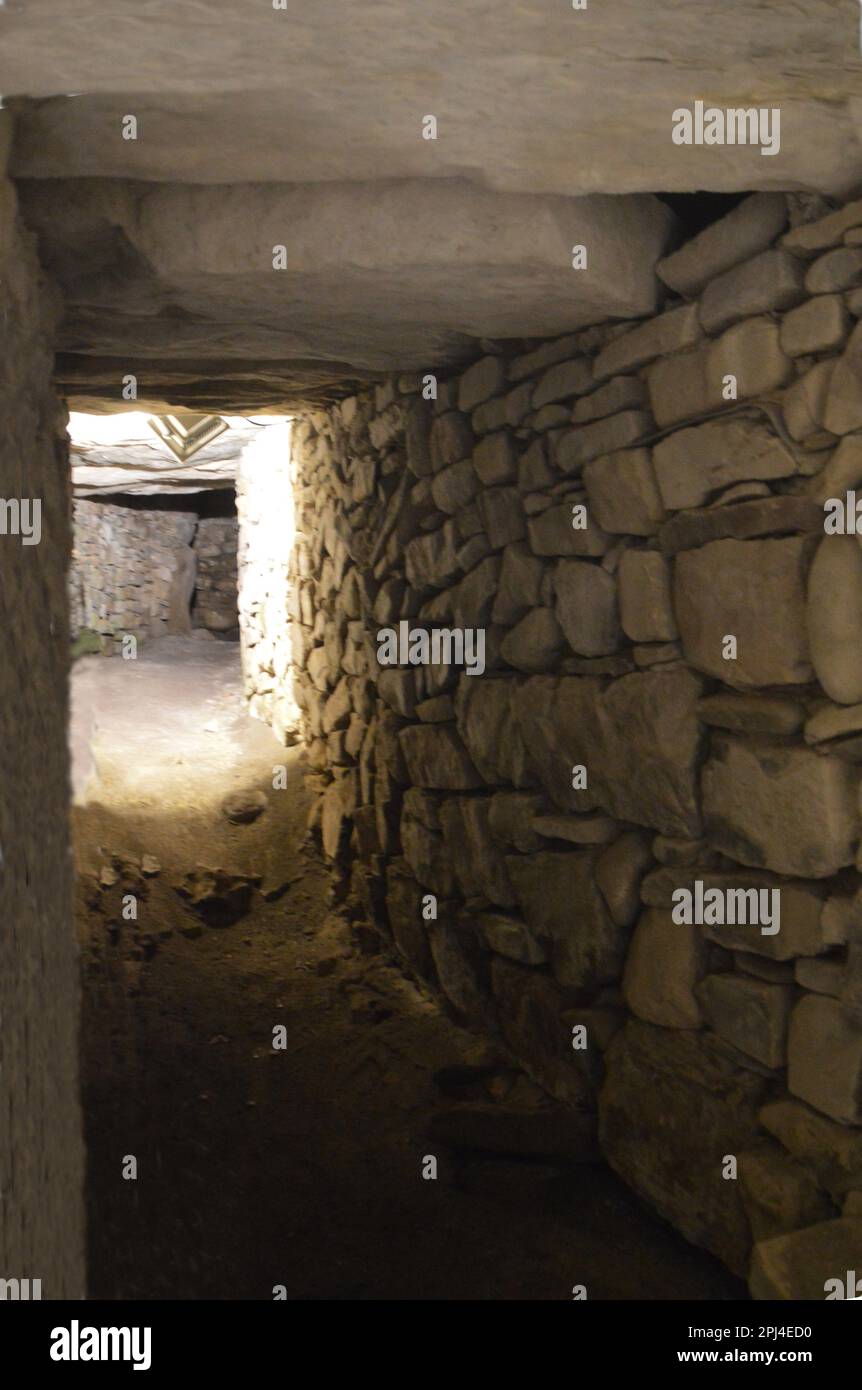 Ireland, County Meath, Brú Na Bóinne: Knowth neolithic Irish passage ...