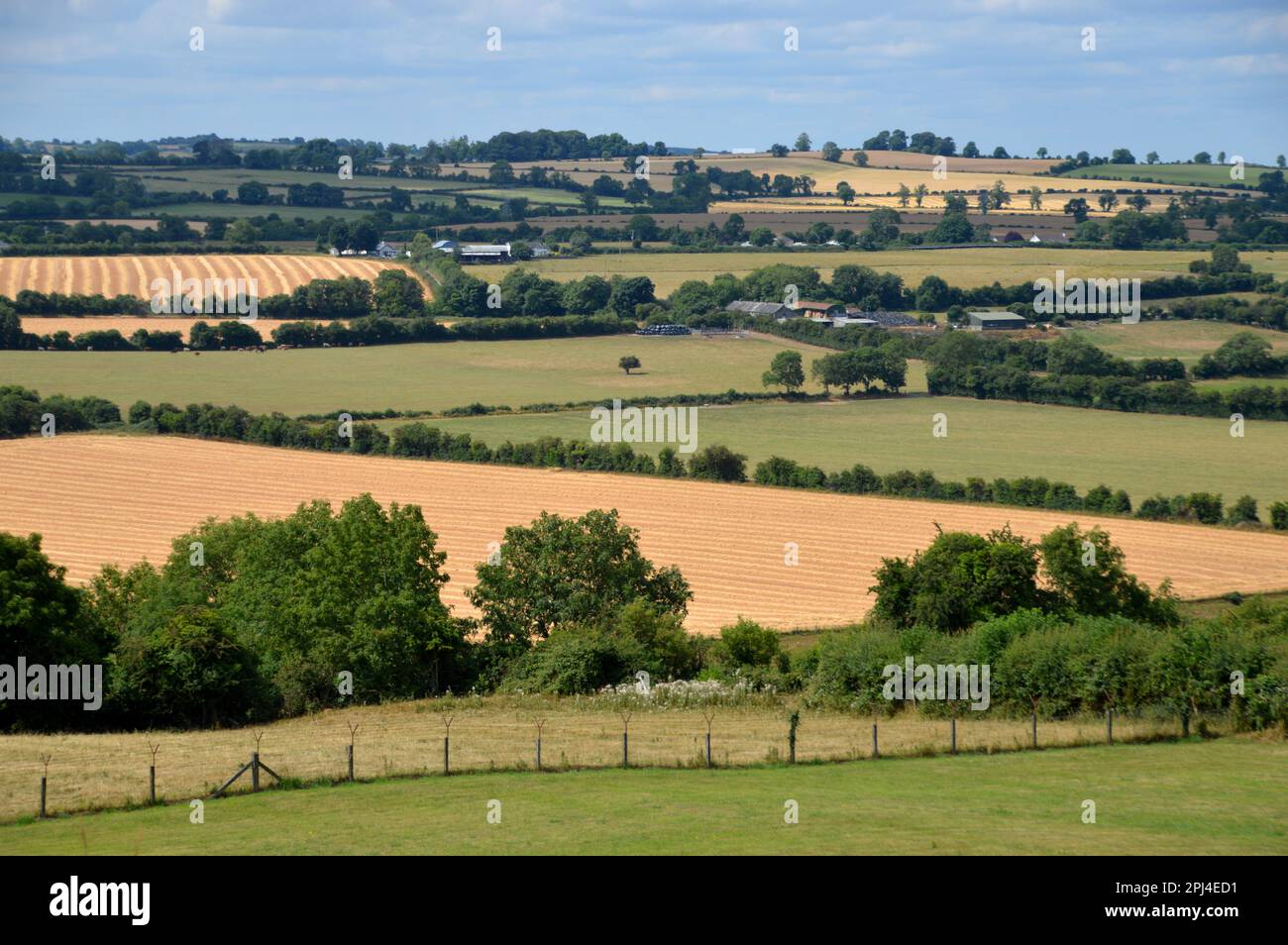 Ireland, County Meath, Brú Na Bóinne: Knowth neolithic Irish passage ...