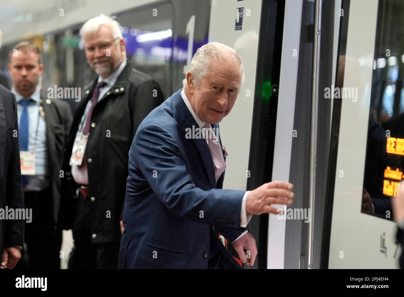 Berlin, Germany. 31st Mar, 2023. King Charles III boards a Deutsche ...