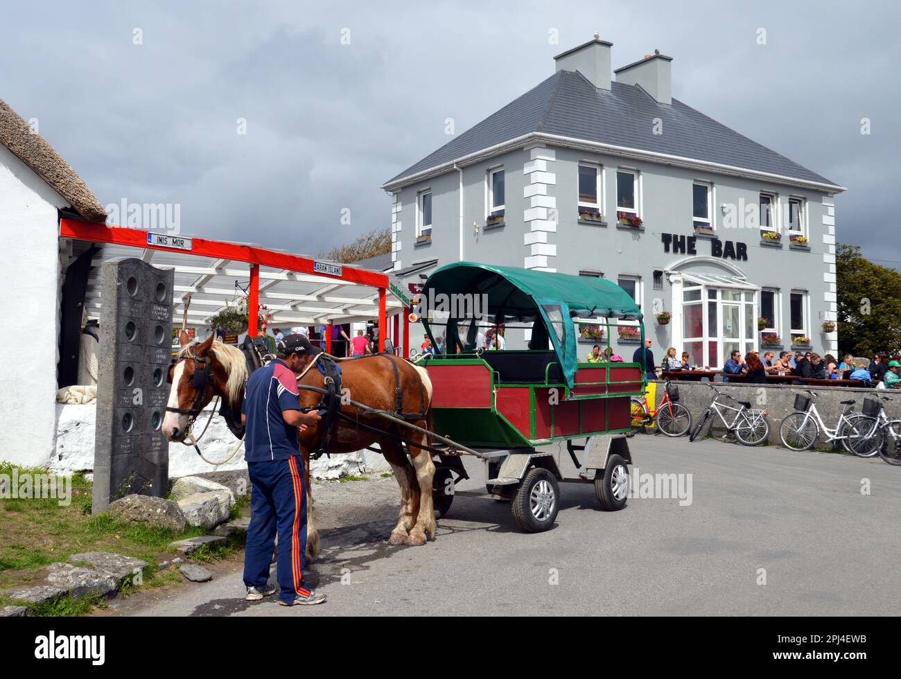 Ireland, Aran Islands, Inis Mor, Kilronan: colourful horse-drawn ...