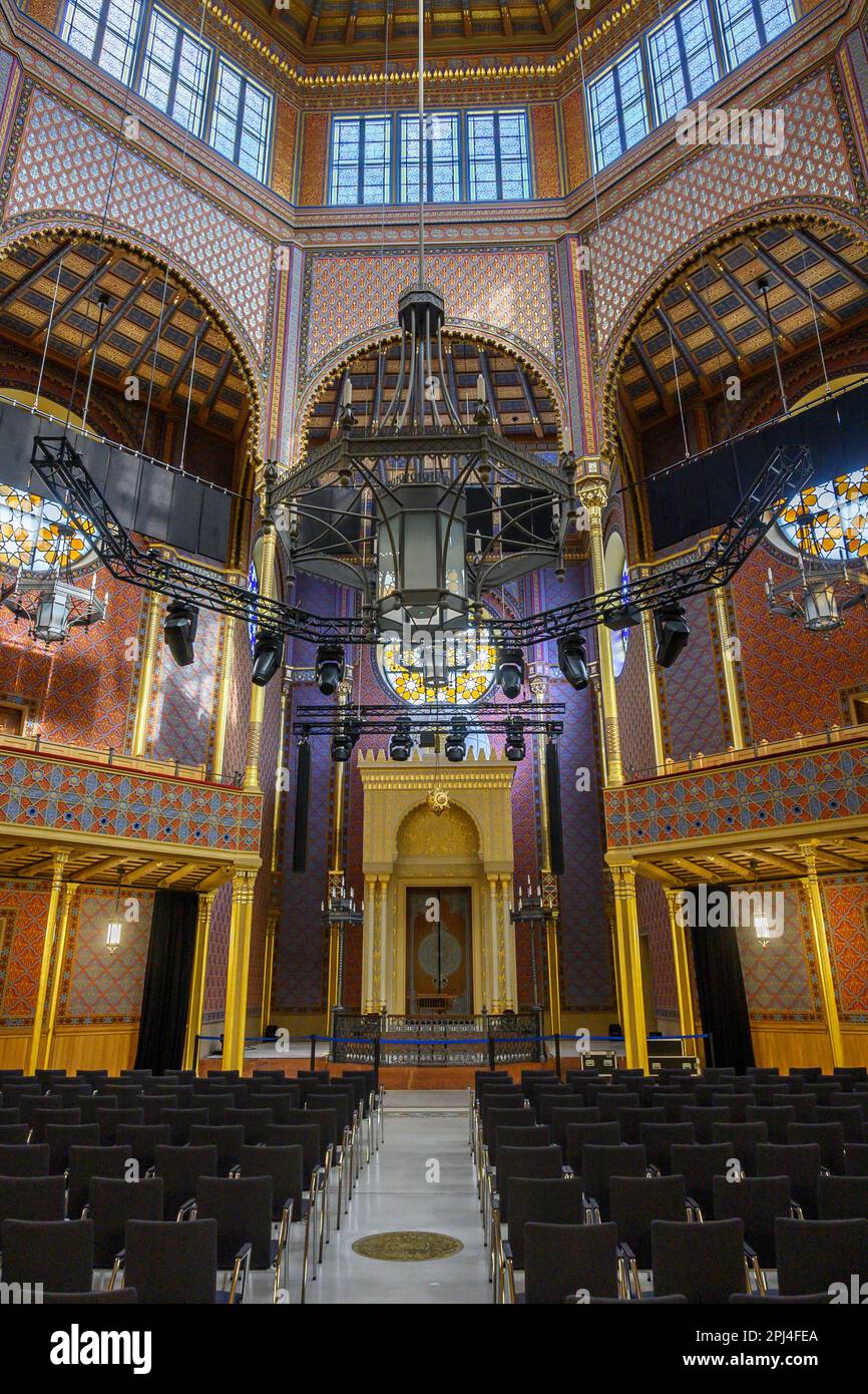 Rumbach street synagogue budapest hi-res stock photography and images ...