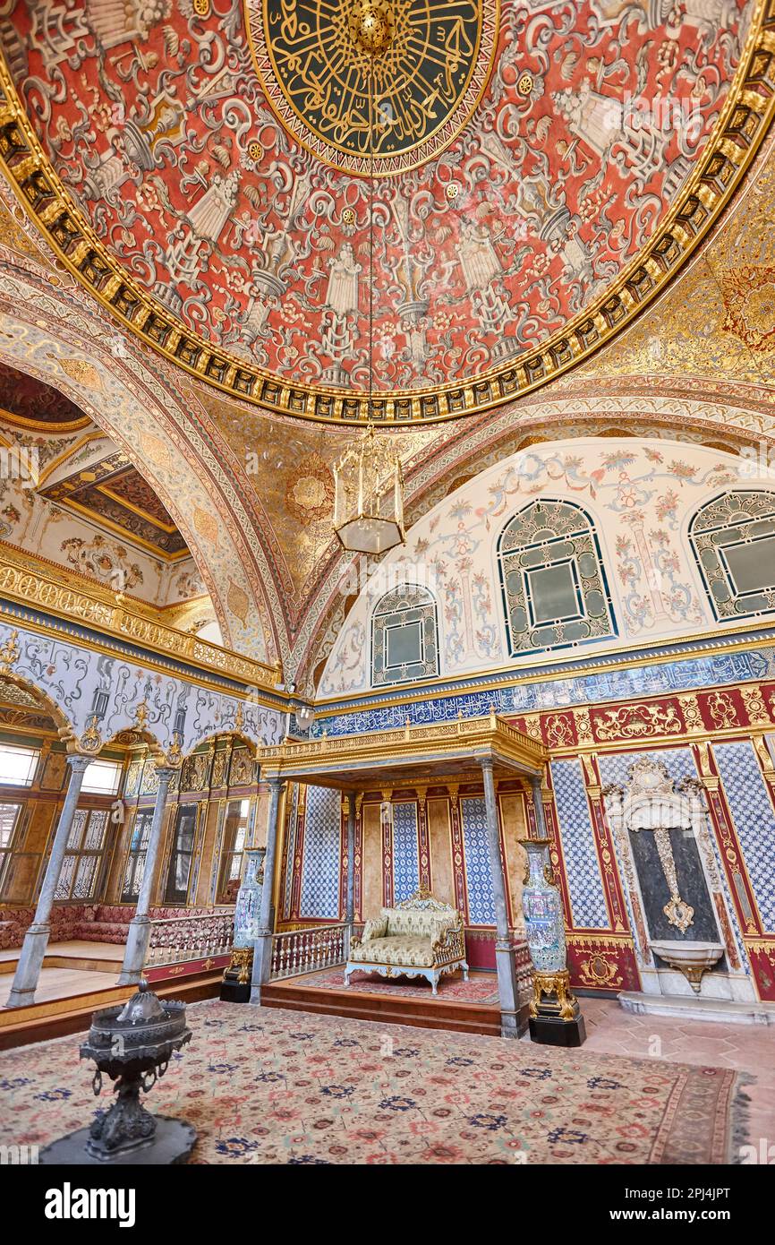Topkapi palace interior. Imperial hall and sultan throne. Istanbul ...