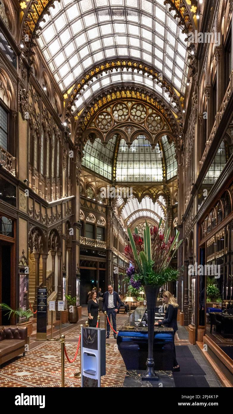 Hotel atrium hyatt budapest hi-res stock photography and images - Alamy