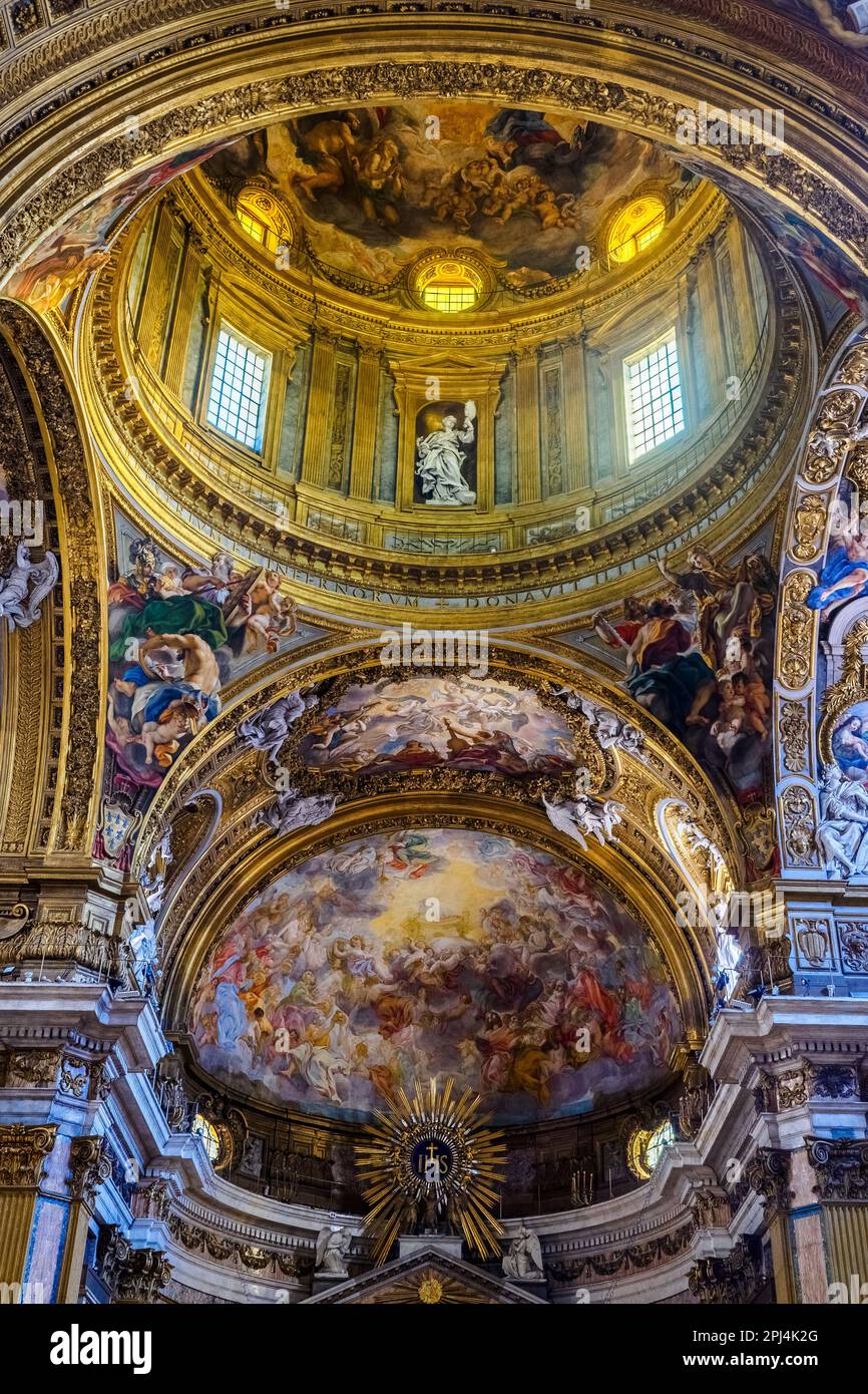 Central dome and apse in the Church of Jesus - Rome, Italy Stock Photo ...
